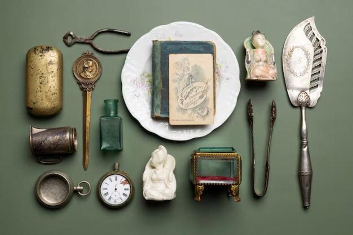 Vintage Home Decor and Trinkets • Genuine Vintage and Antique • Great ...