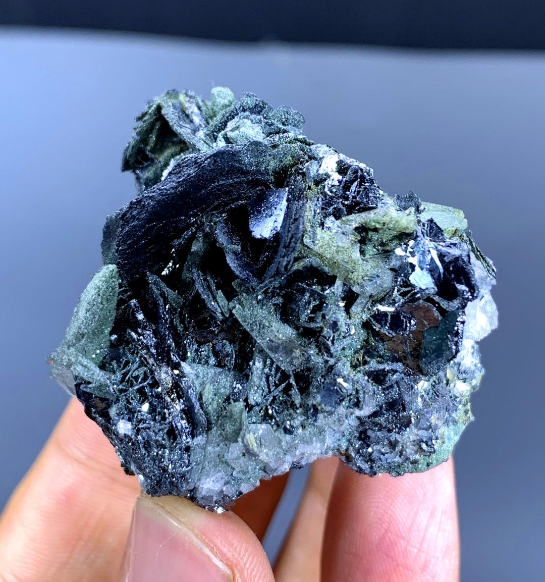 Rare Flower Shape Hematite Cluster With Chlorine Quartz , Hematite Iron ...