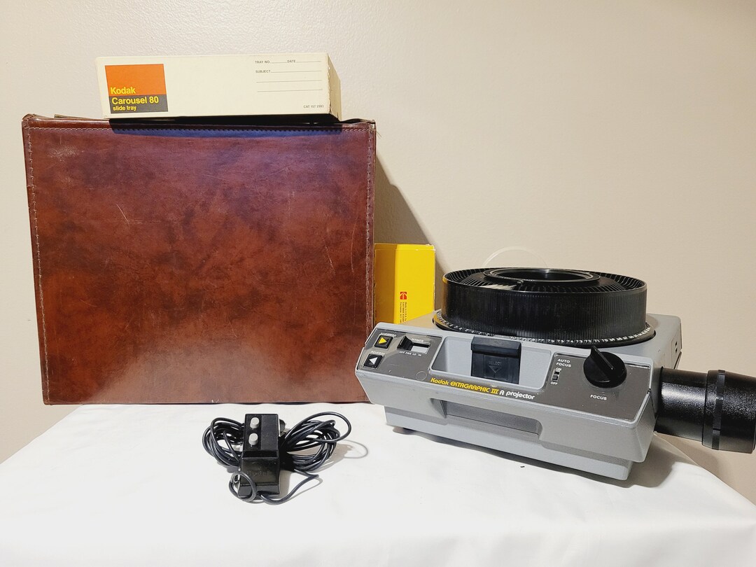Kodak Ektagraphic III A Carousel Slide Projector Bundle Case Remote ...