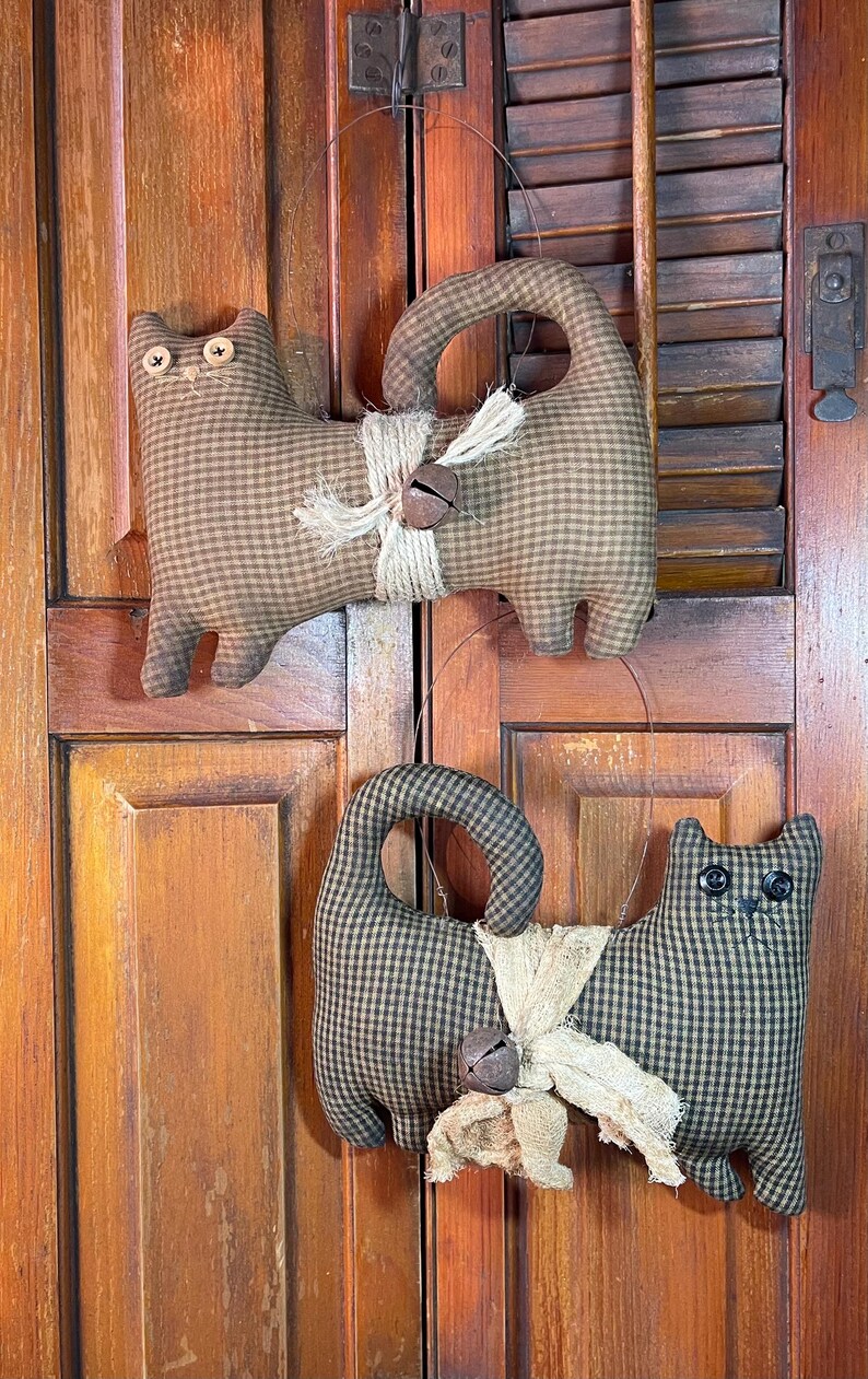 Primitive Cat Ornie - Rustic Peg Hanger - Etsy