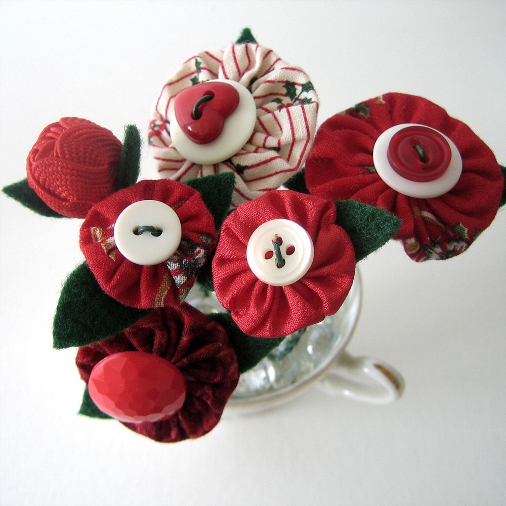 Mini Red Forever Flowers Bouquet for Room Decor, Fragrance Free Table ...