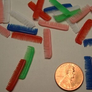 15pc Wee TINY Vintage Plastic Doll Combs / Mini Miniature Miniatures ...