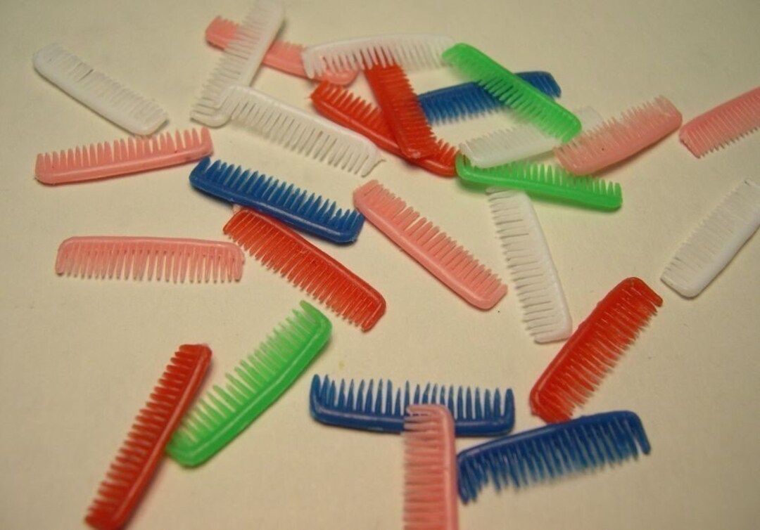 15pc Wee TINY Vintage Plastic Doll Combs / Mini Miniature Miniatures ...