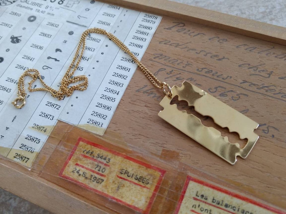 Novelty Goldtone Metal RAZOR BLADE Pendant Charm Vintage Necklace / New ...