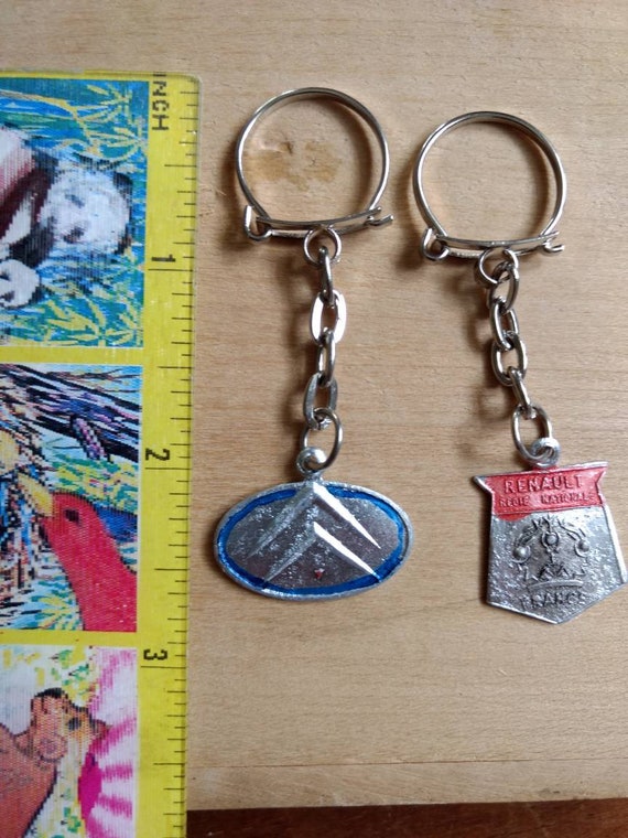 Vintage Car Emblem Keychain Gumball Vending Prize : Y… - Gem