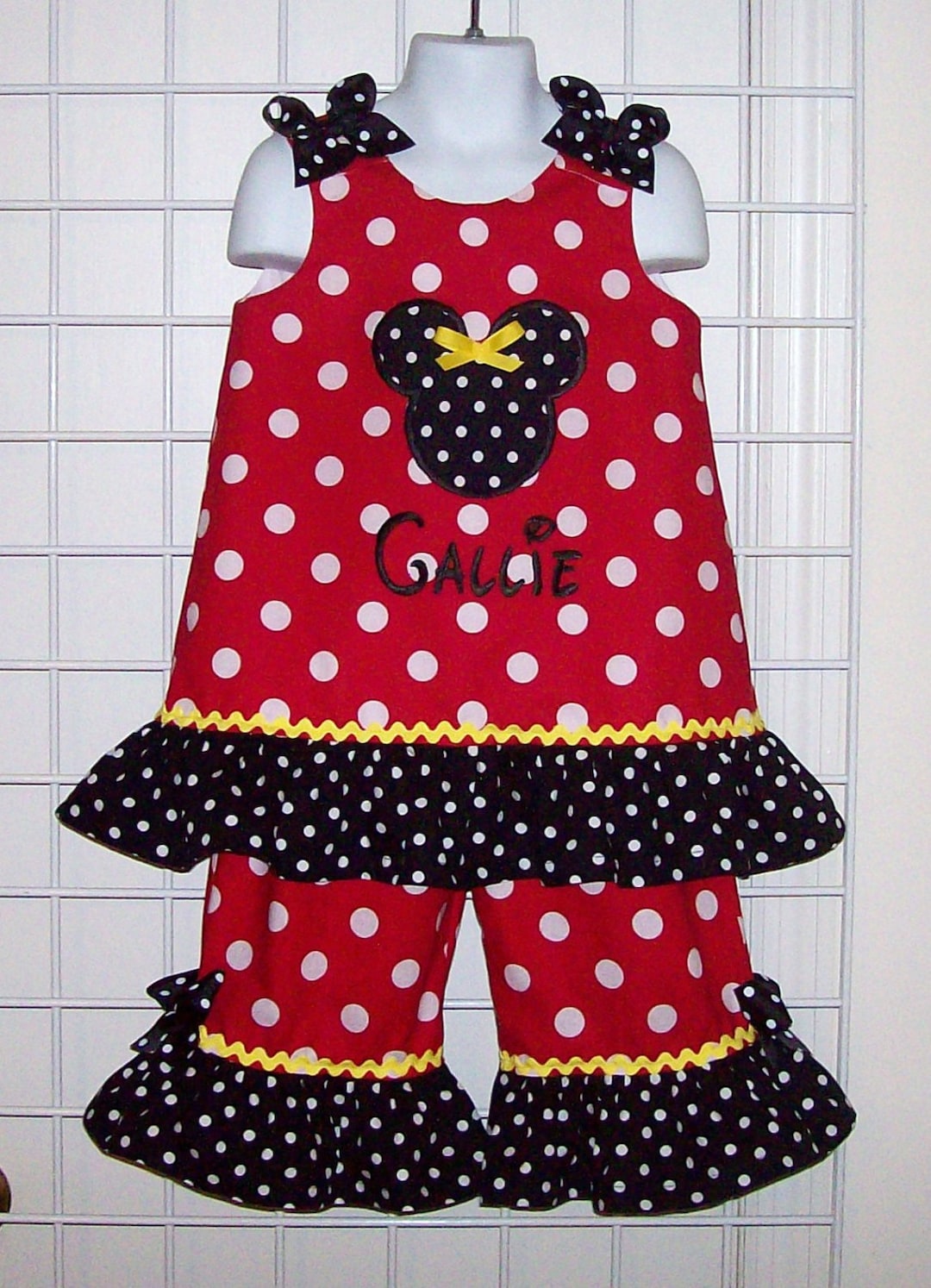 Red Minnie Dot and Black Polka Dot Minnie Mouse Applique Monogram ...