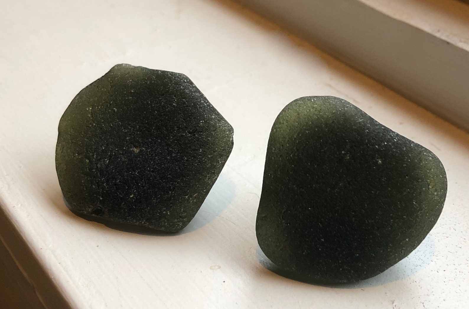 Sea Glass Collectibles - RARE Black PIRATE GLASS Kick-ups - Etsy