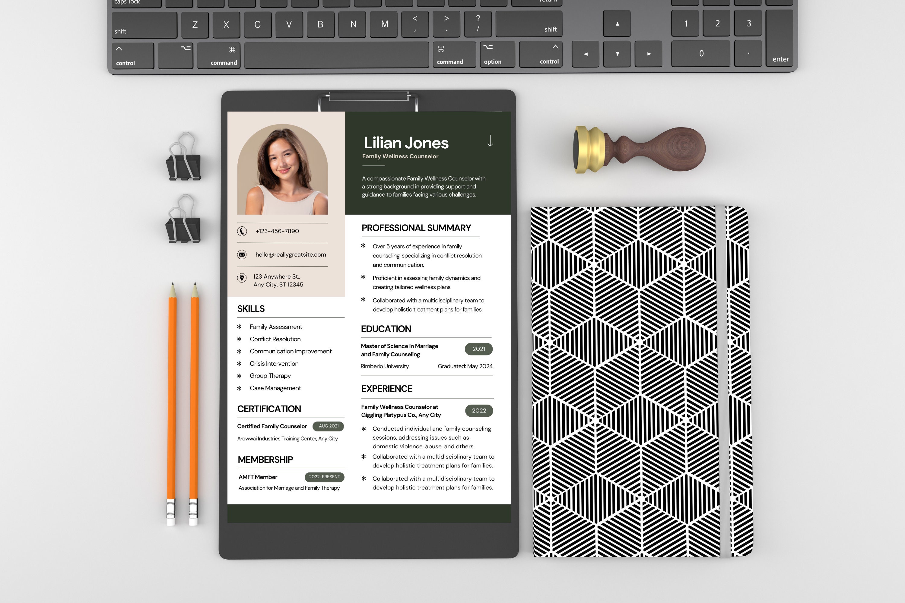 Green Simple Family Wellness Counselor Resume | Instant Download ...