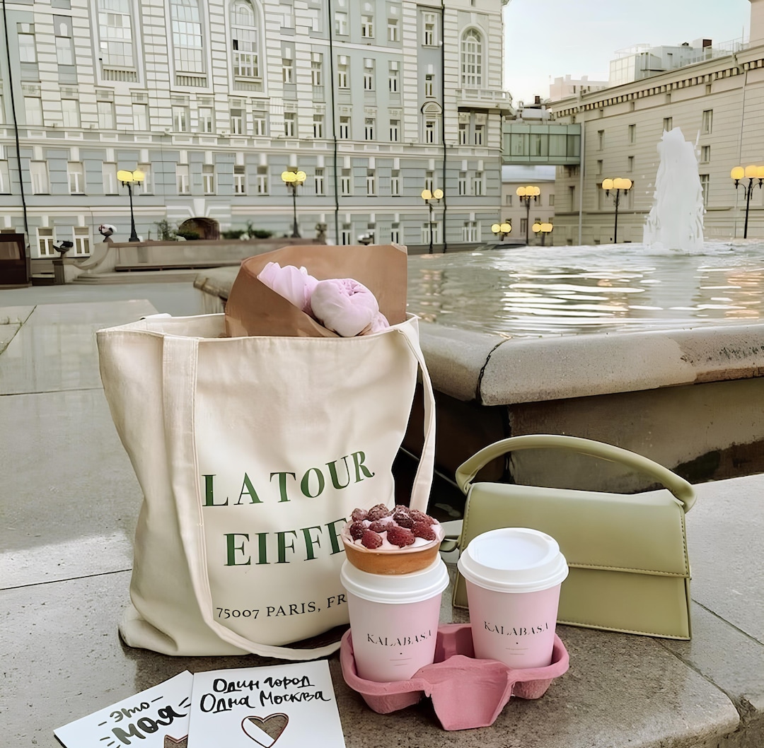 Parisian Tote Bag « la Tour Eiffel Paris, France » Green and Cream ...