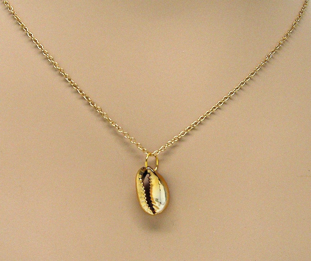 Necklace Gold Cowrie Shell Pendant on Cable Chain Minimal - Etsy