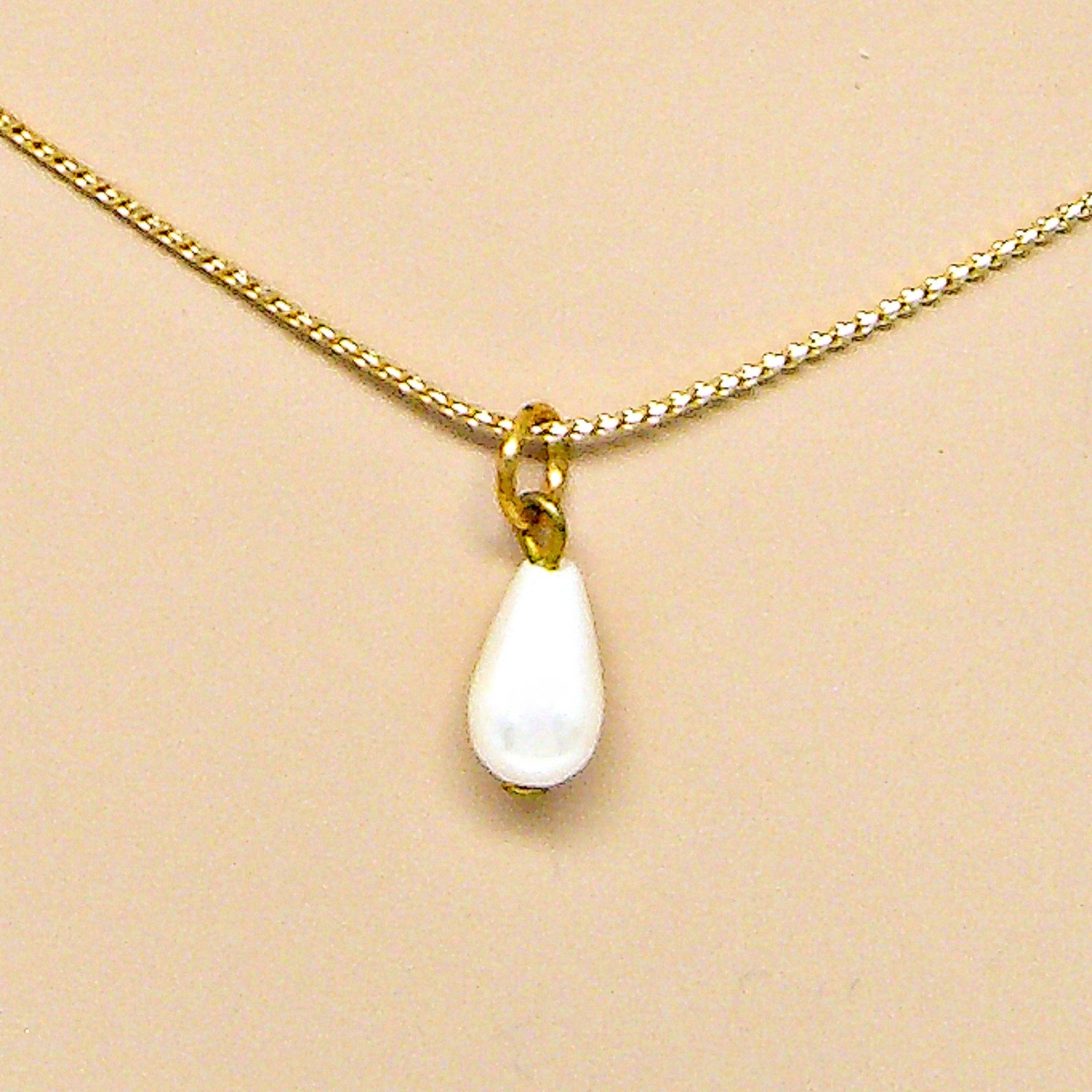 Set Pearl Teardrop Necklace and Earrings on Gold Curb Chain | Etsy