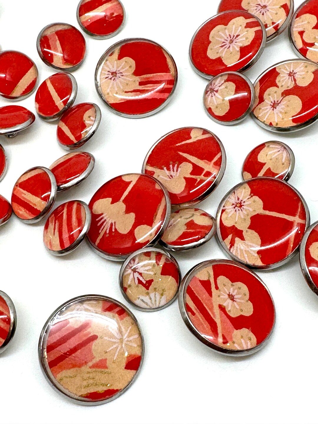 Large Round Buttons - Cream Flowers on Bright Red Background - 20mm - Etsy