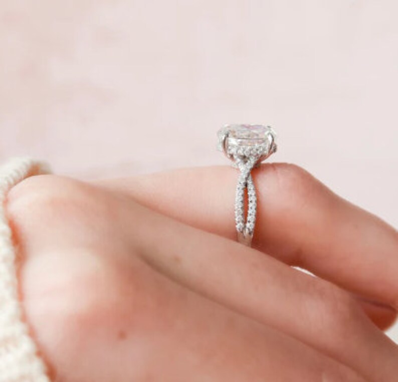 Oval Lab Grown Diamond Engagement Ring | Classic Halo Setting | 14K/18K ...