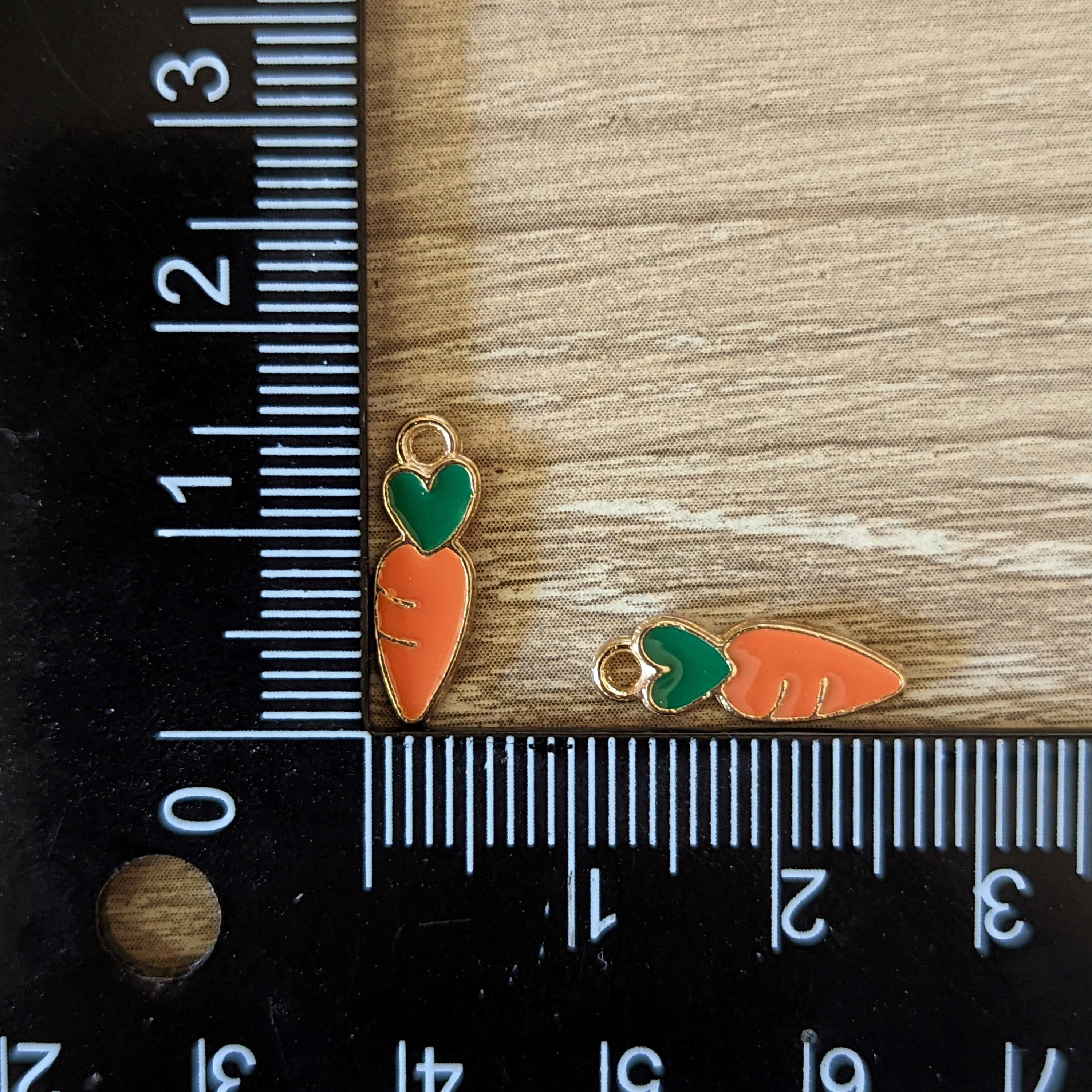10 Pcs Carrot With Heart Shaped Leaf Small Enamel Charm 10 Pcs Carrot With Heart Shaped Leaf Small Enamel Charm