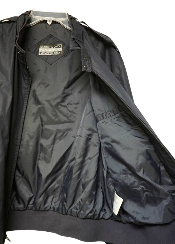 Members Only . 80s dark blue or white jacket . XL, L … - Gem