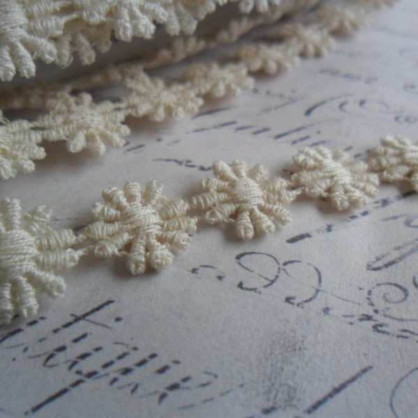 Daisy Chain Trim - Etsy