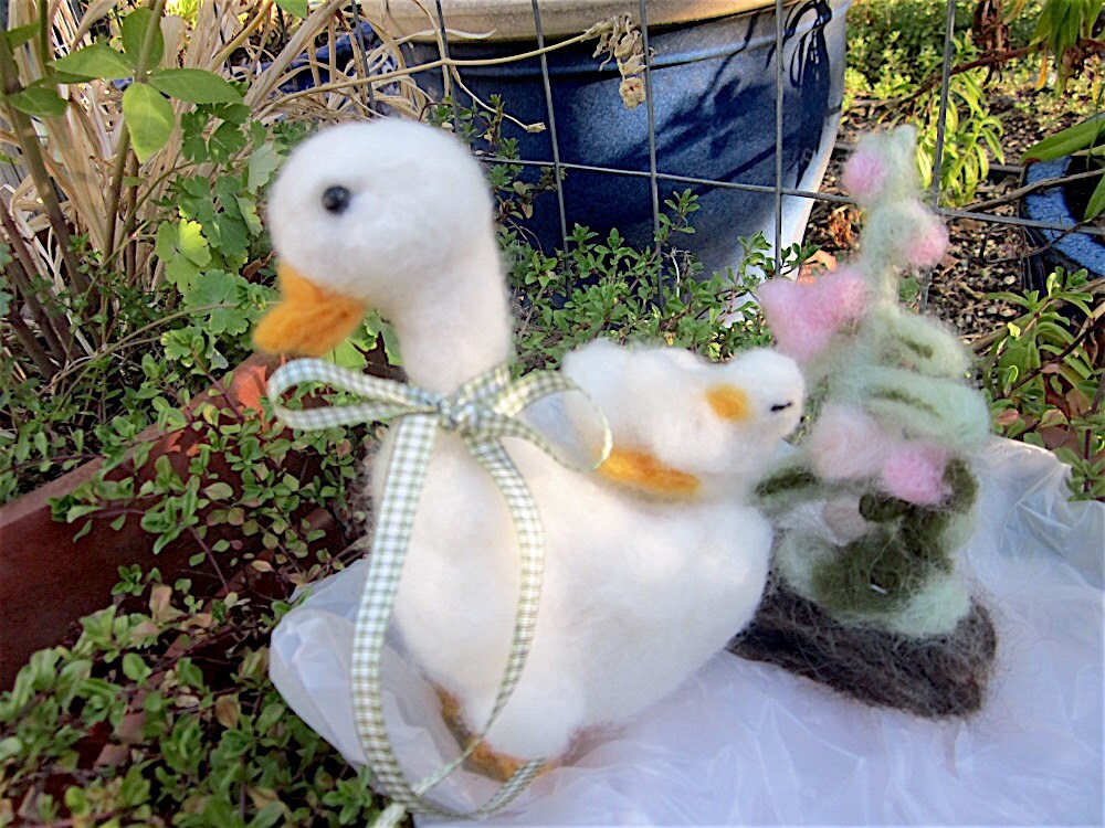 Needle Felted Mother and Baby Duck Dolls, Log and Flowers/ Heirloom ...