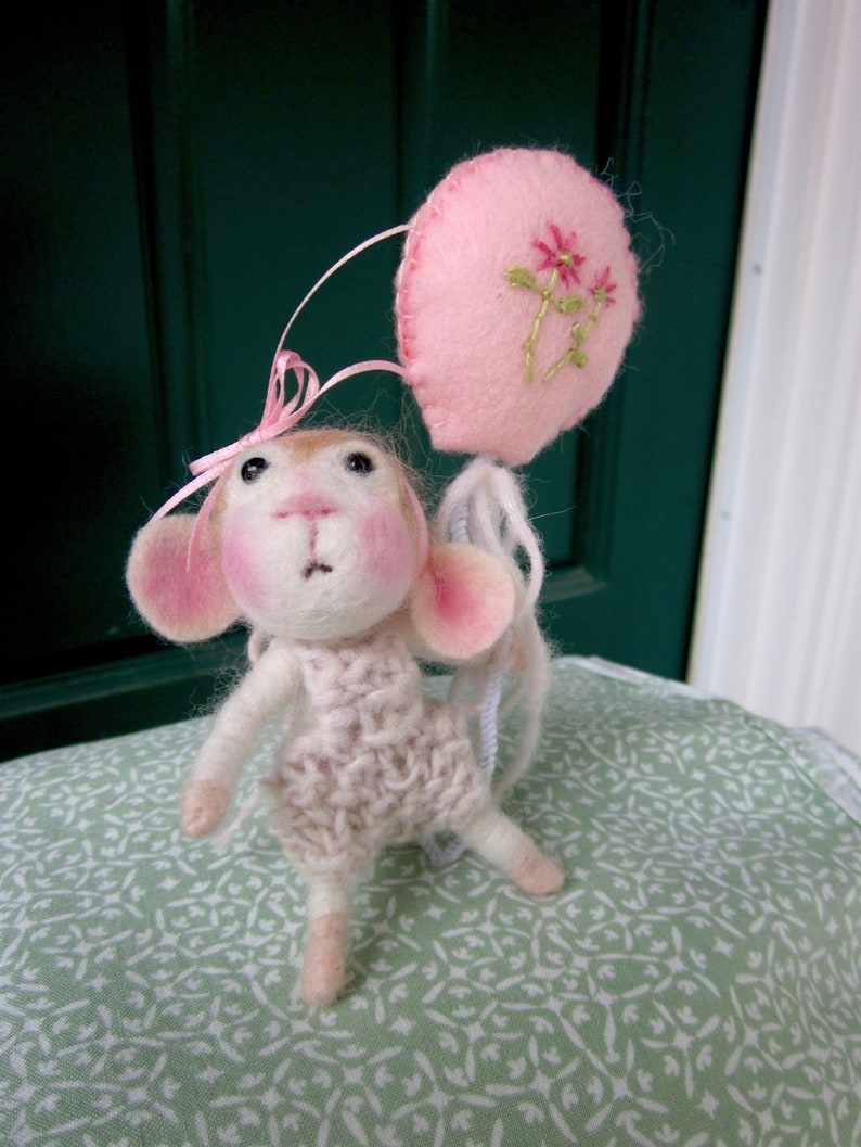 Needle Felted Mouse Doll and Balloon/ Heirloom Collectible/ - Etsy