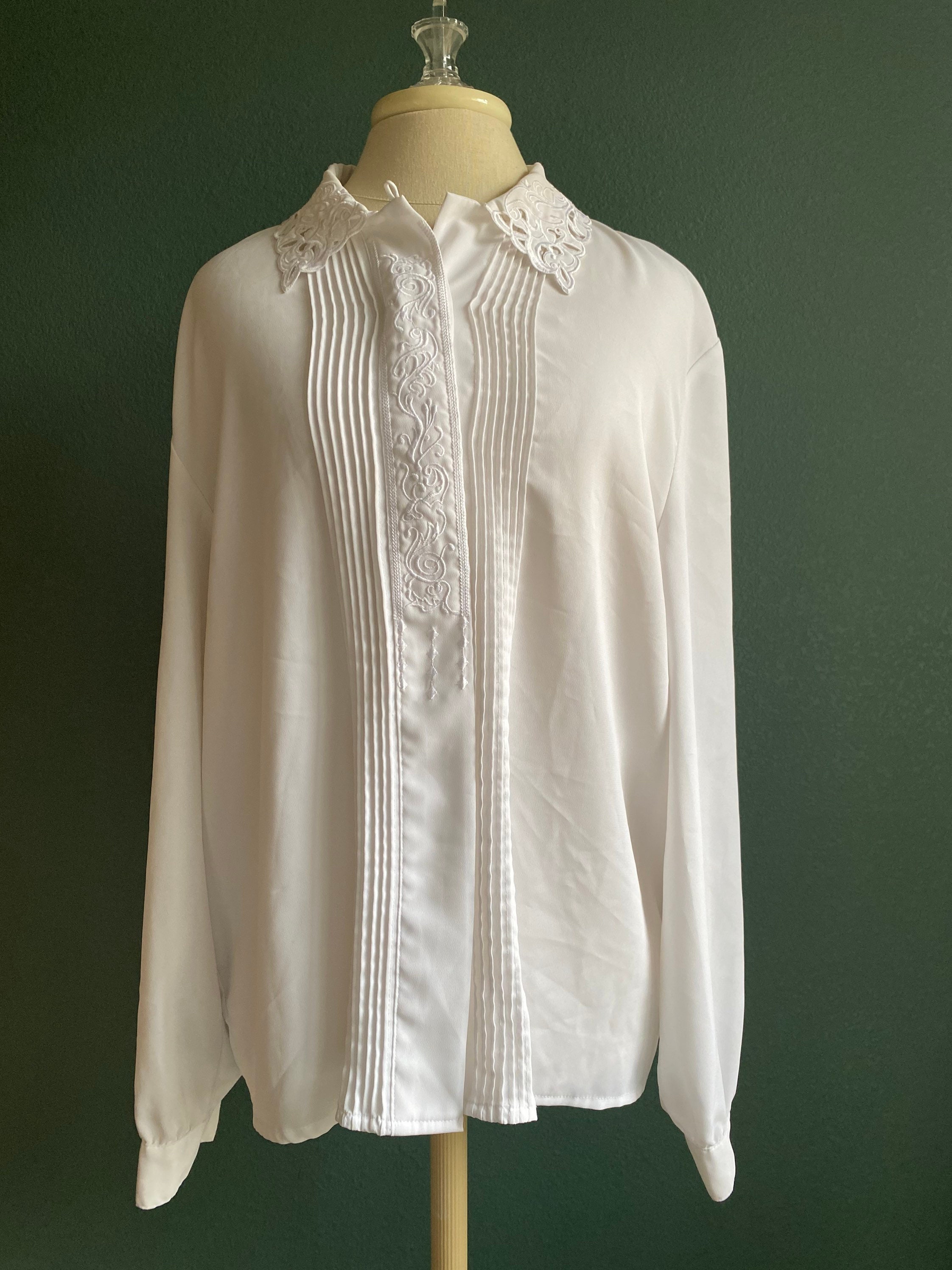 Vintage Minimalist Wardrobe Stable Feminine White Blouse With Lace and ...