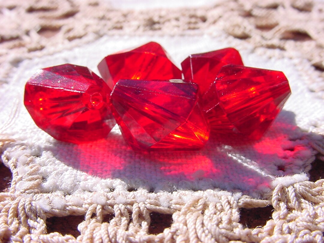 Garnet Red Bold True Red Unique Bicones Vintage Lucite Beads - Etsy
