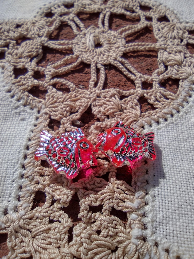 Dazzling Neon Watermelon Pink Iridescent Goldfish Vintage Acrylic Beads ...