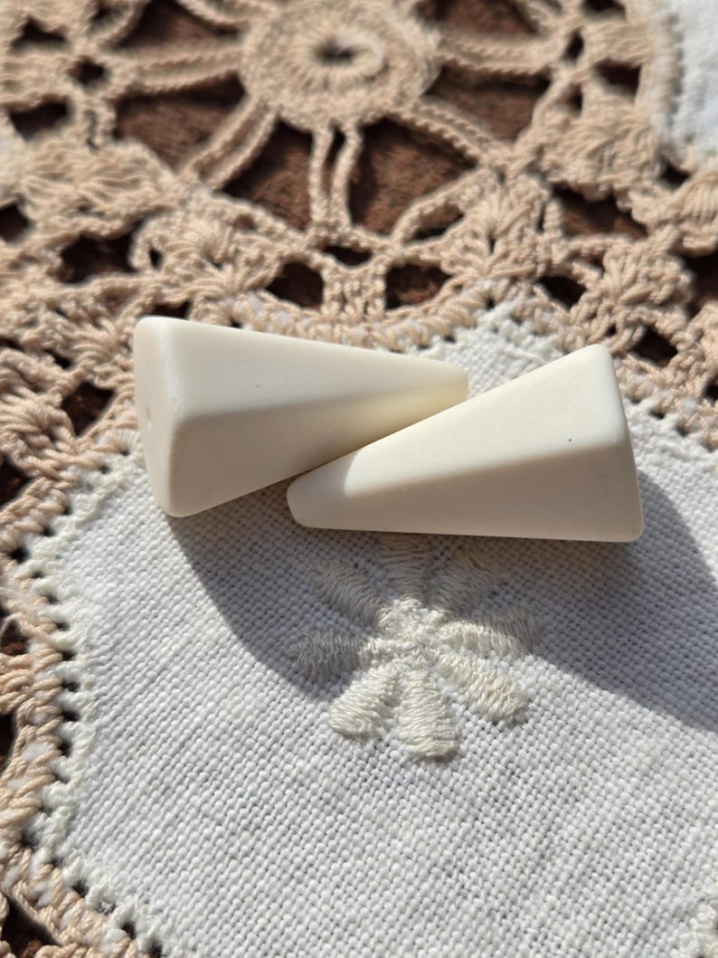 Creamy Ivory White Faux Ivorine Faceted Triangular Pyramid Shape ...