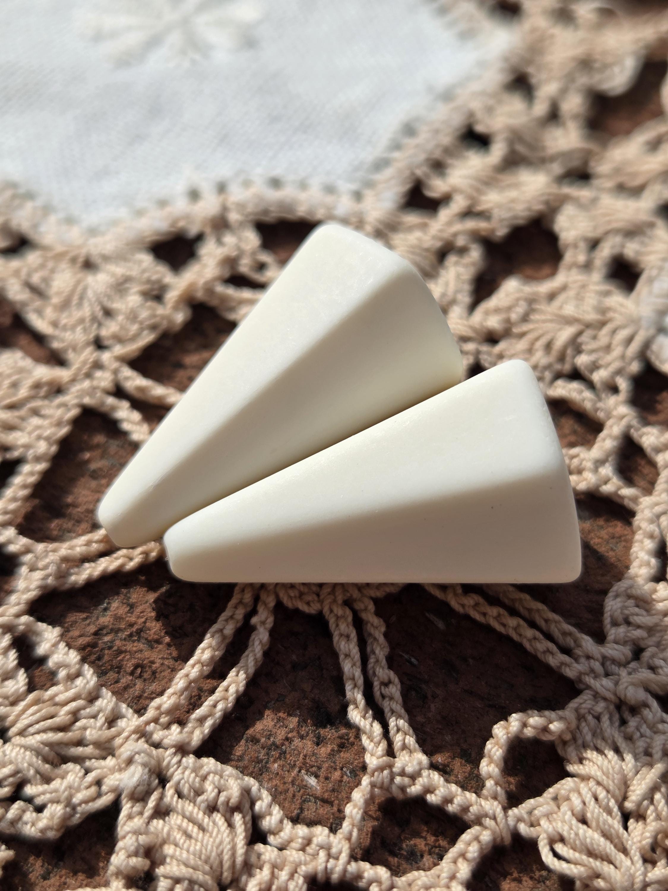 Creamy Ivory White Faux Ivorine Faceted Triangular Pyramid Shape ...