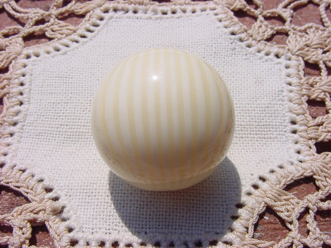 Ivorine Faux Ivory Creamy Bridal off White Vintage Lucite Focal Bead - Etsy