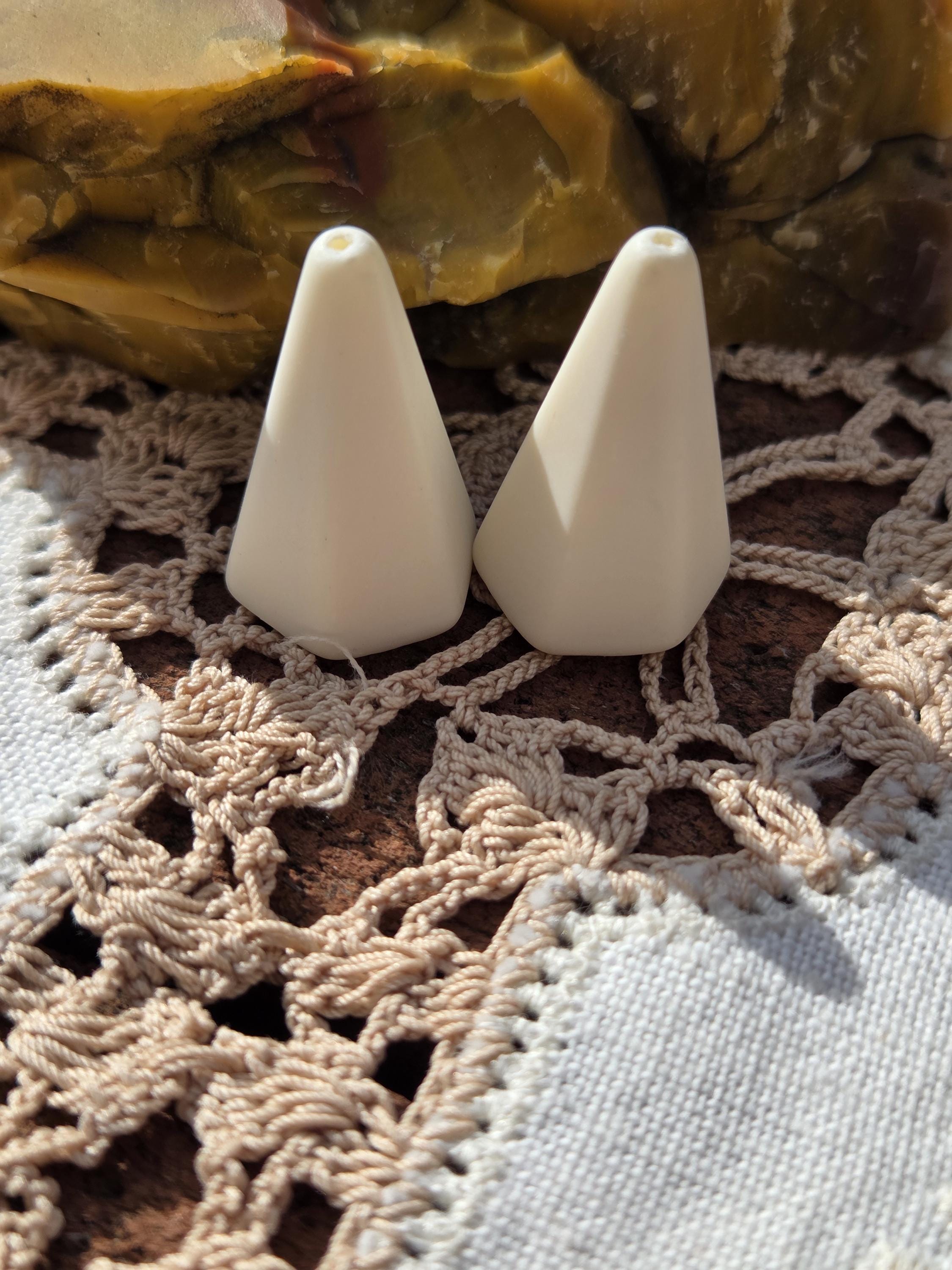 Creamy Ivory White Faux Ivorine Faceted Triangular Pyramid Shape ...