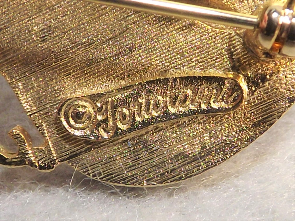 Tortolani Jewelry, Guitar Pin Brooch, 1970s Pink and Purple Crushed ...