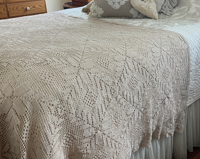Vintage Ecru Color Crochet Lace Coverlet, Gorgeous Open Weave Pattern ...