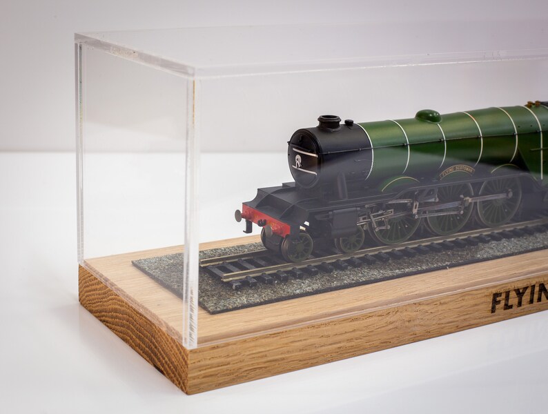 OO Gauge / HO Gauge Model Train Display Case With Solid Hardwood Base ...