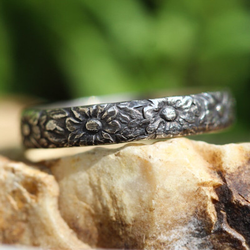 Wildflower Signet Ring - Etsy