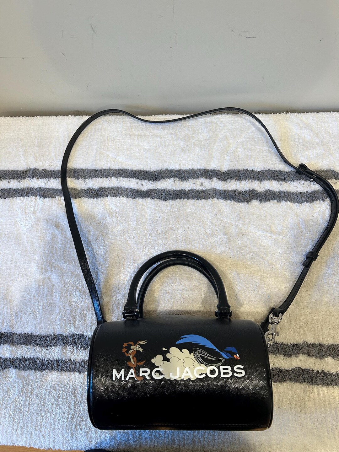 NEW Marc Jacobs X Looney Tunes Wile E Coyote Roadrunner Barrell ...