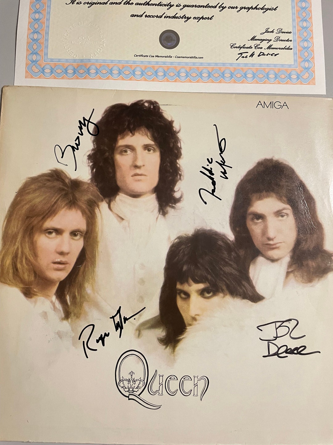 Queen queen 1981 LP Signed by Freddie Mercury, Brian May, John Deacon ...