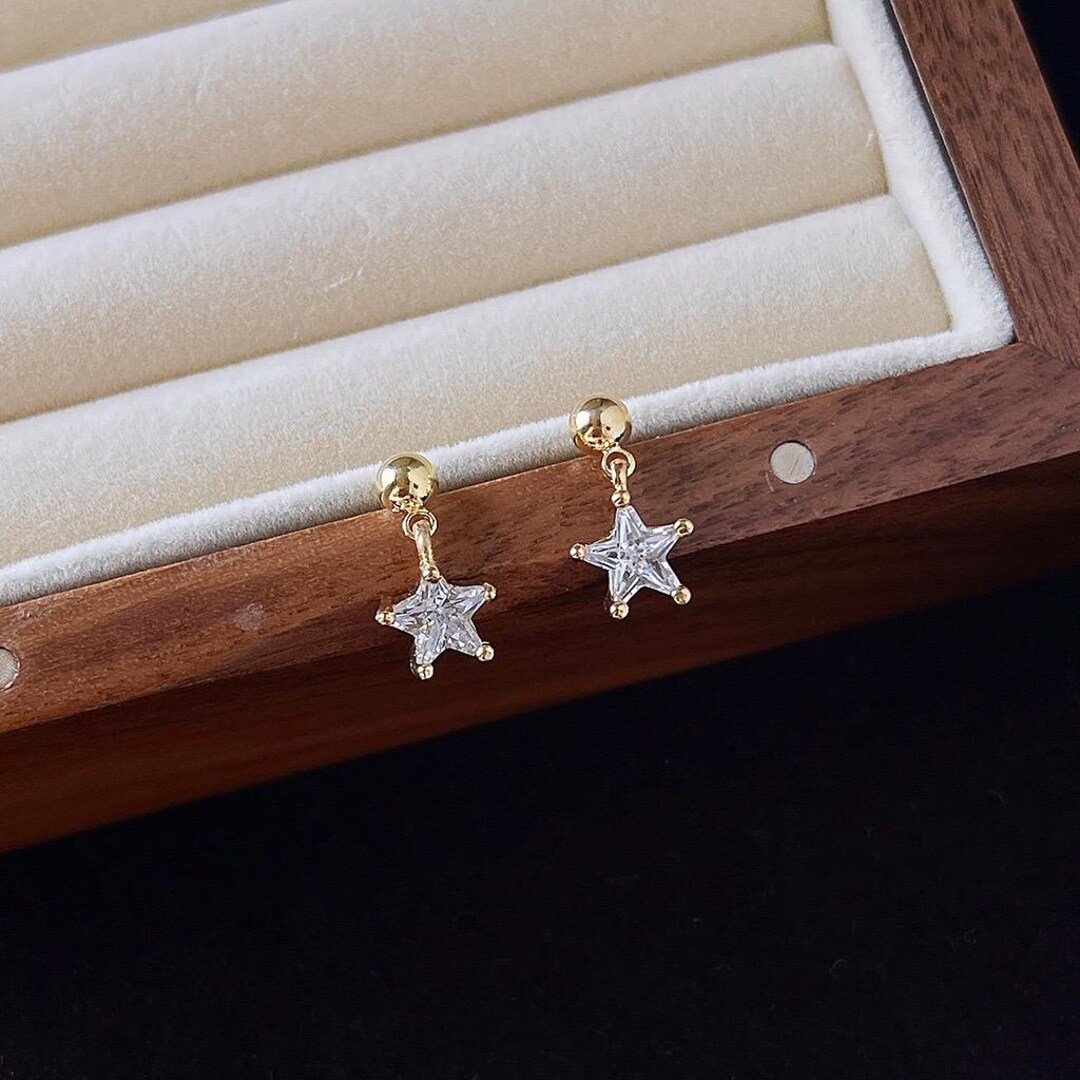Gold Star Ear Studs, Dainty Delicate Star Earrings for Everyday Wear ...