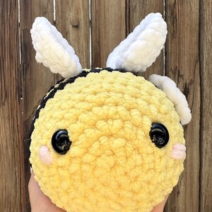 Daisy Flower Bee Crochet Plush - Etsy