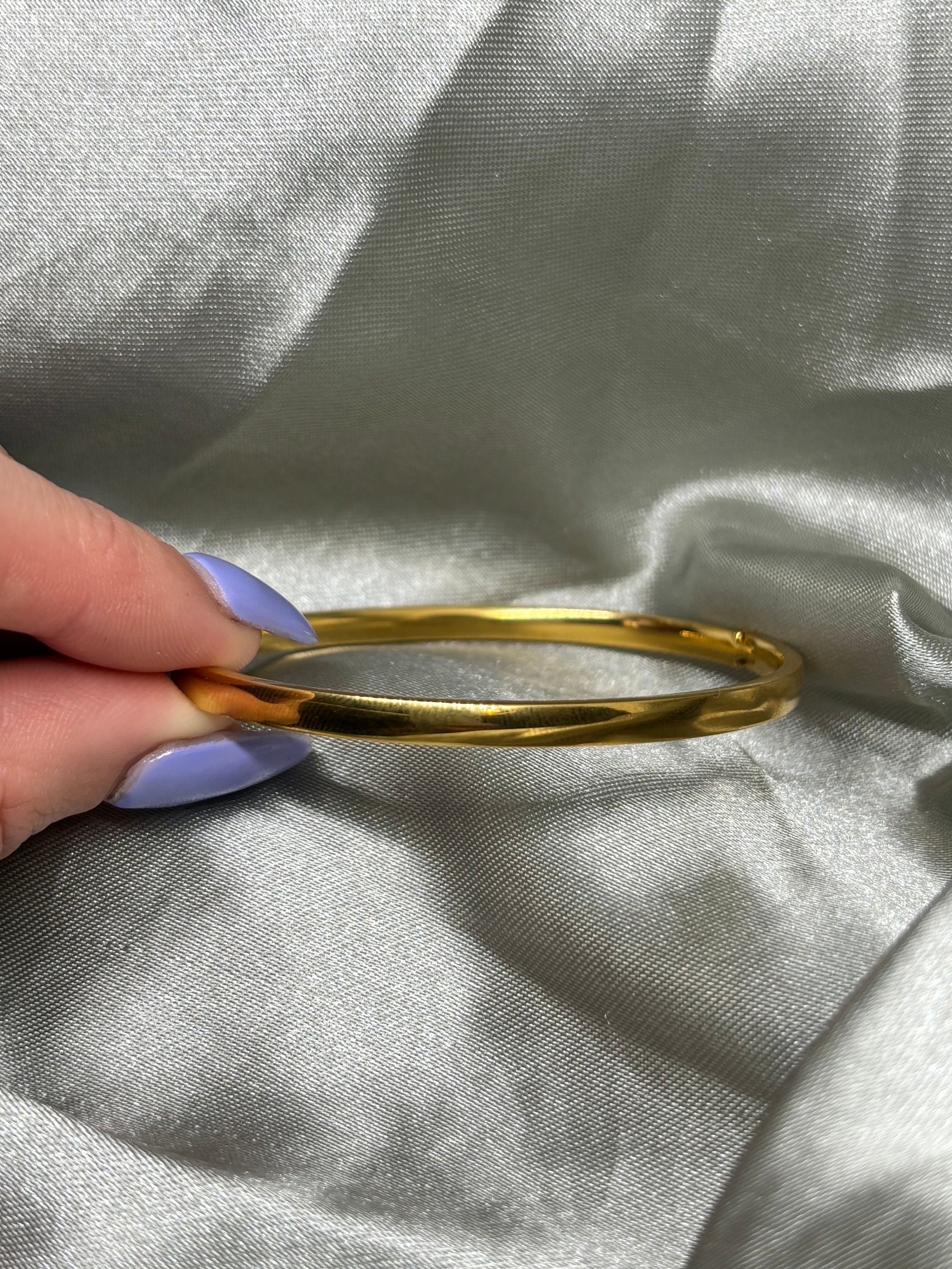 Auro Gold Plain Band Clip Bracelet, Non-tarnish Stainless Steel,luxury ...