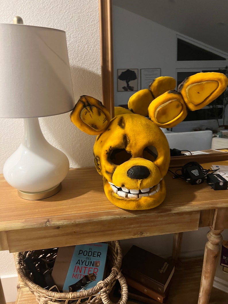 Réplica de cabeza de conejo amarillo de la película FNAF - Etsy España