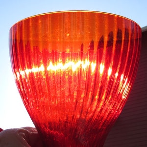 Vintage Large Red & Orange Amberina Ribbed Hourglass Shaped Glass Vase ...