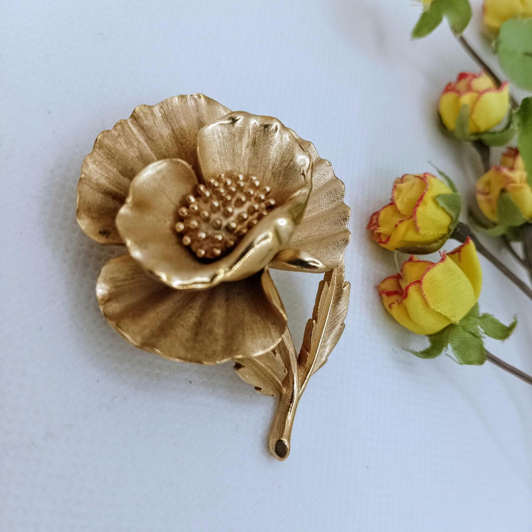 Vintage Trifari Signed Gold Tone Poppy Flower Bloom Pin Brooch Costume ...