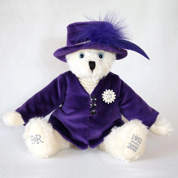 Queen Elizabeth Bear - Etsy