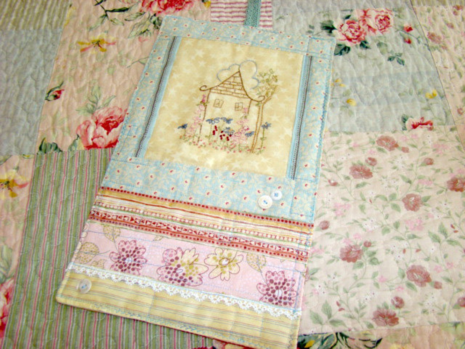 Cottage House Quilt Banner Hand Embroidery PDF Pattern Instant Download ...
