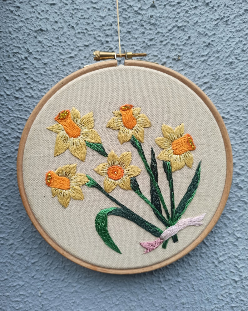 Handmade Embroidery "daffodils" | Flower Embroidery | Hoop Embroidery ...