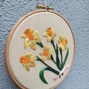 Handmade Embroidery "daffodils" | Flower Embroidery | Hoop Embroidery ...