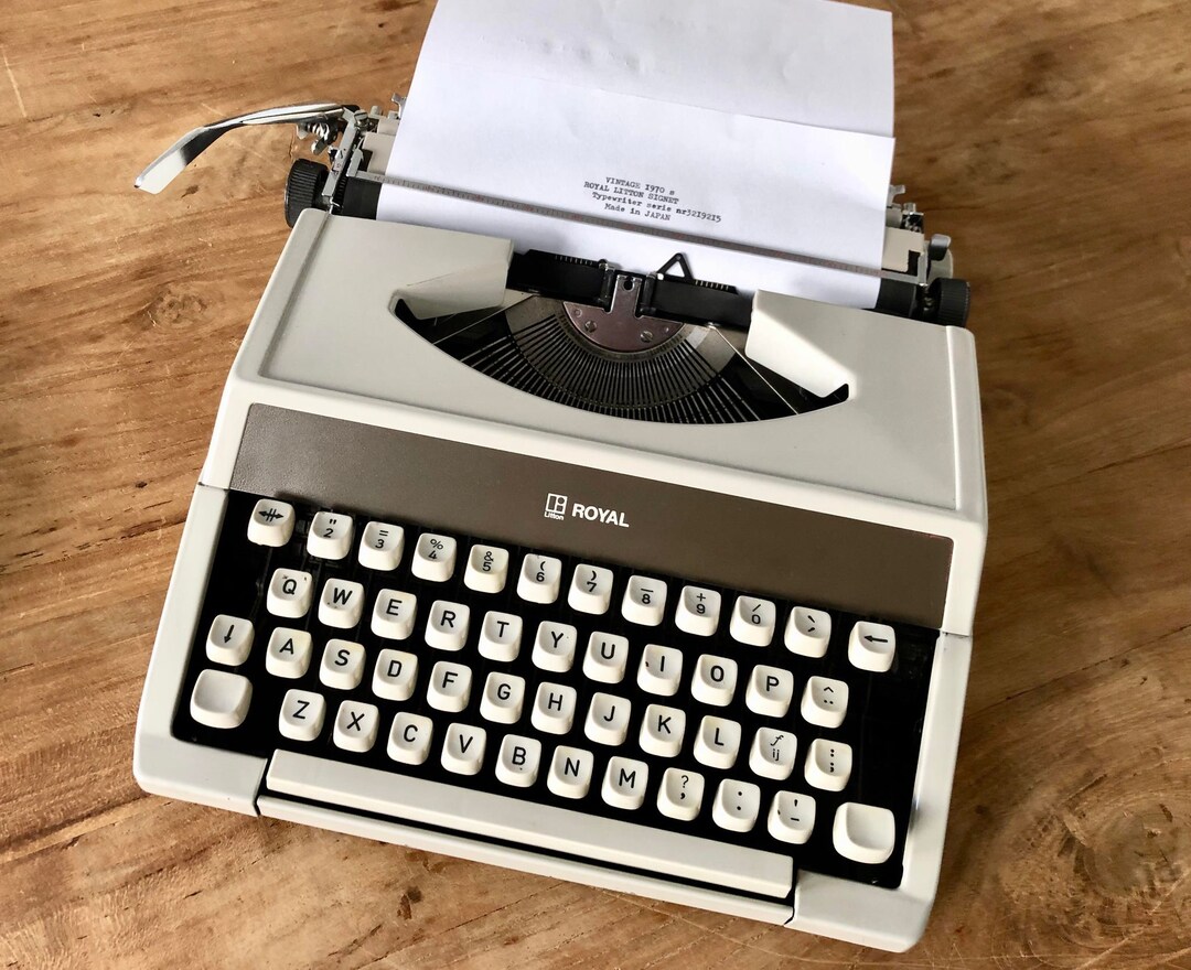 Vintage 1970s Royal Signet Portable Typewriter - Made in Japan With ...
