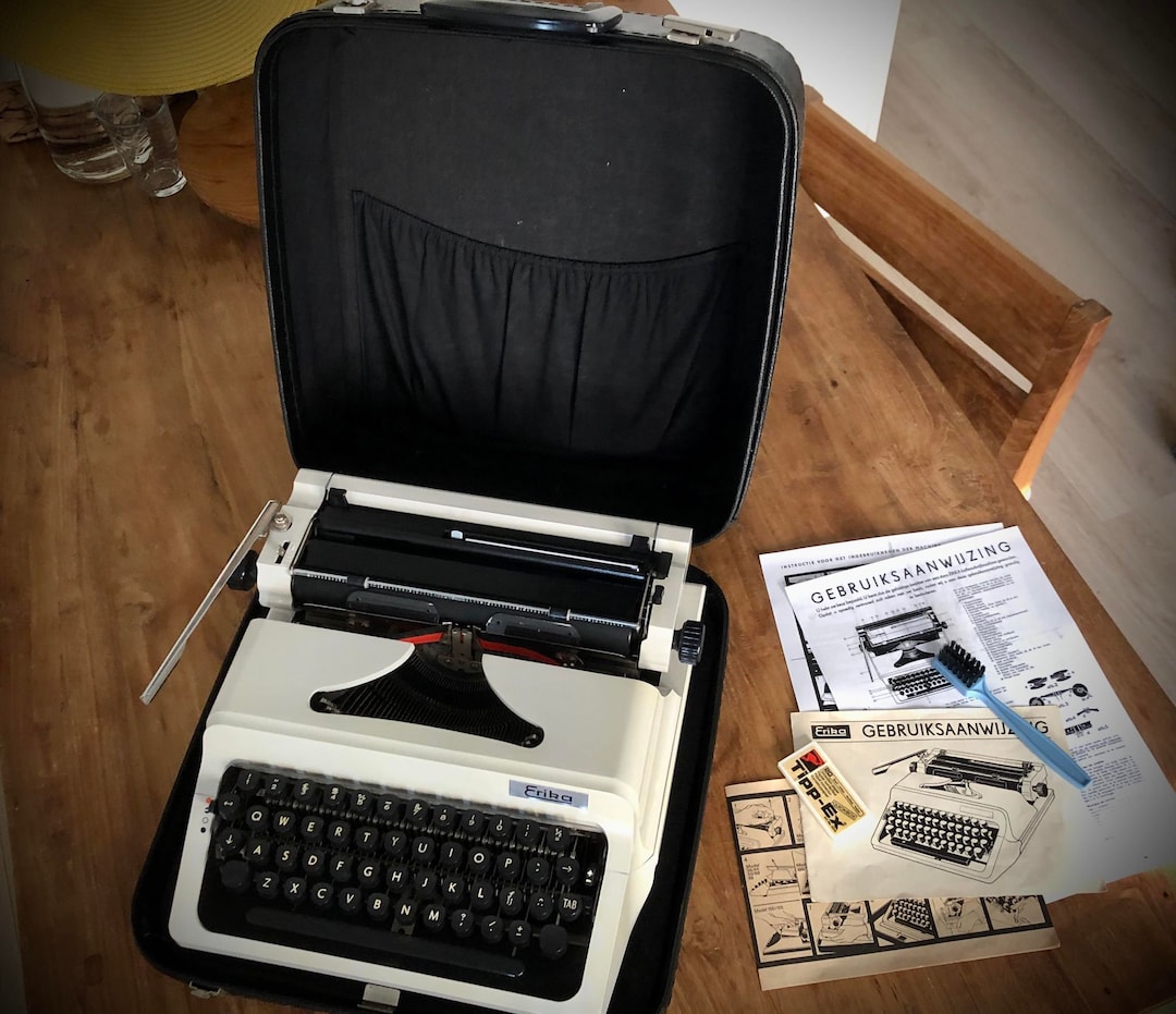 Vintage ERIKA German Typewriter Year 1985,with Original Hard Case and ...
