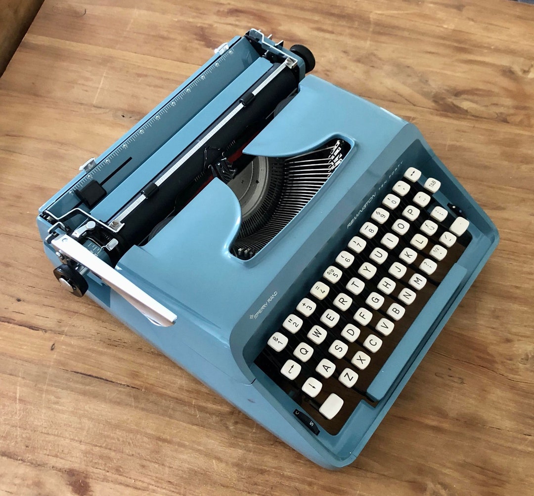 Lovely Vintage 1970's Remington Sperry Rand Ten Forty Typewriter ...