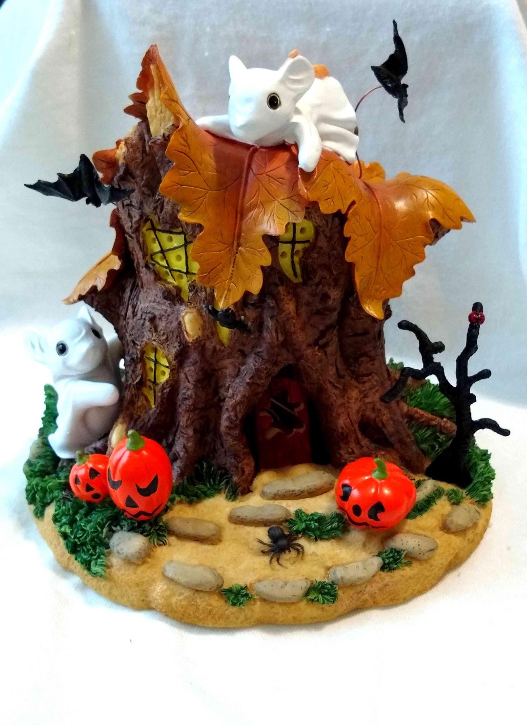 Charming Tails Halloween Figurine: Haunted House W/ Lights & Sound ...