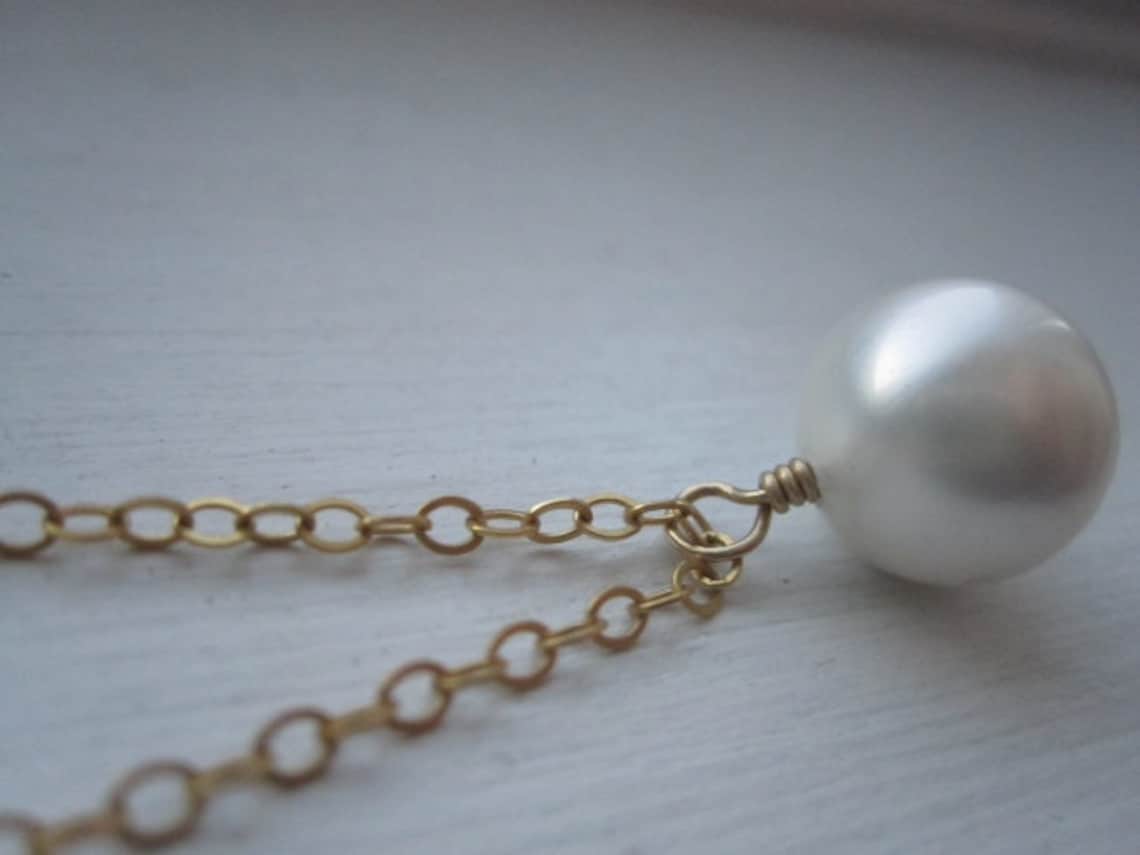 White South Sea Shell Based Pearl on Gold Chain - Etsy